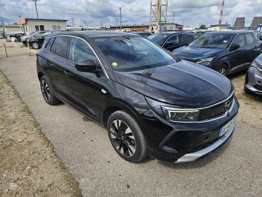 Black Opel Grandland 2022 in Vilnius, with an engine capacity of 1.50 L and mileage of 142 thousand km for 14762 €, photo 1 on AUTOMOTO.COM.LV