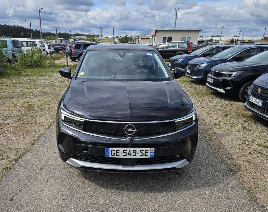 Black Opel Grandland 2022 in Vilnius, with an engine capacity of 1.50 L and mileage of 142 thousand km for 14762 €, photo 3 on AUTOMOTO.COM.LV