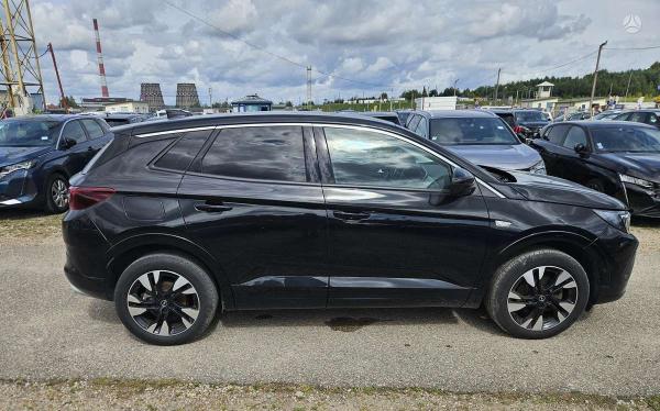 Black Opel Grandland 2022 in Vilnius, with an engine capacity of 1.50 L and mileage of 142 thousand km for 14762 €, photo 4 on AUTOMOTO.COM.LV