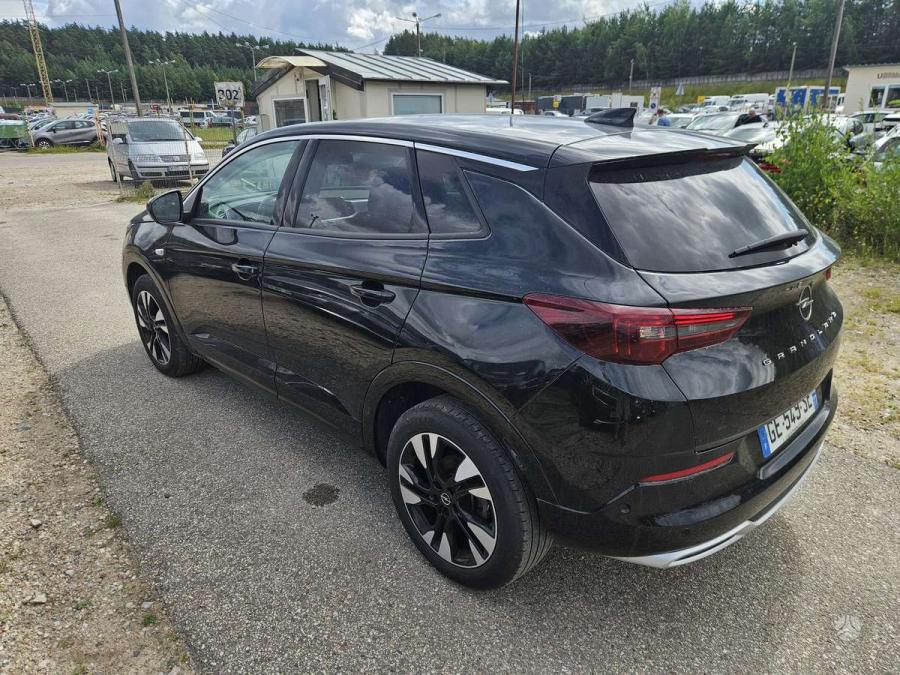 Black Opel Grandland 2022 in Vilnius, with an engine capacity of 1.50 L and mileage of 142 thousand km for 14762 €, photo 8 on AUTOMOTO.COM.LV