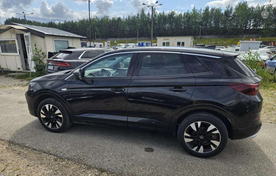 Black Opel Grandland 2022 in Vilnius, with an engine capacity of 1.50 L and mileage of 142 thousand km for 14762 €, photo 9 on AUTOMOTO.COM.LV