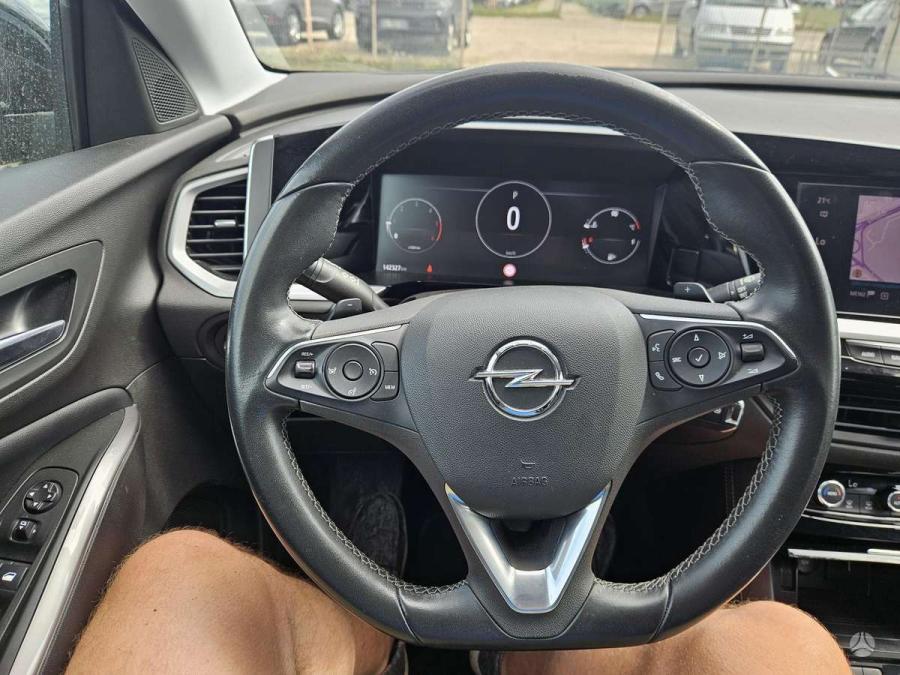 Black Opel Grandland 2022 in Vilnius, with an engine capacity of 1.50 L and mileage of 142 thousand km for 14762 €, photo 11 on AUTOMOTO.COM.LV
