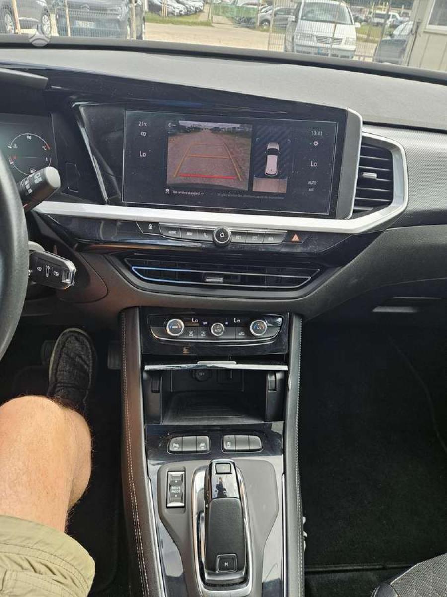 Black Opel Grandland 2022 in Vilnius, with an engine capacity of 1.50 L and mileage of 142 thousand km for 14762 €, photo 12 on AUTOMOTO.COM.LV