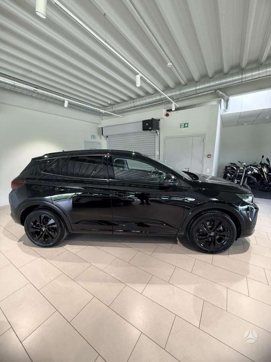 Black Opel Grandland 2022 in Siauliai, with an engine capacity of 0.00 L and mileage of 79 thousand km for 18900 €, photo 5 on AUTOMOTO.COM.LV
