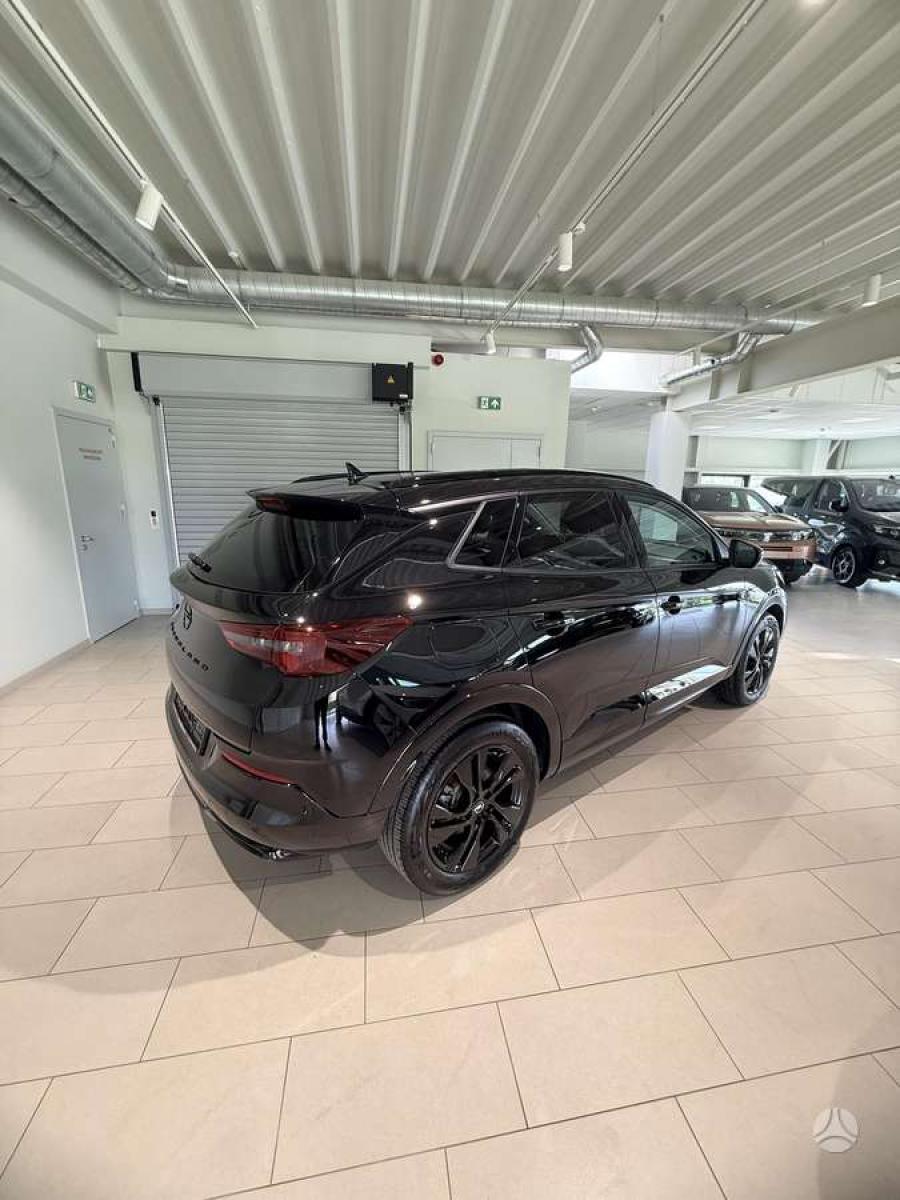 Black Opel Grandland 2022 in Siauliai, with an engine capacity of 0.00 L and mileage of 79 thousand km for 18900 €, photo 6 on AUTOMOTO.COM.LV