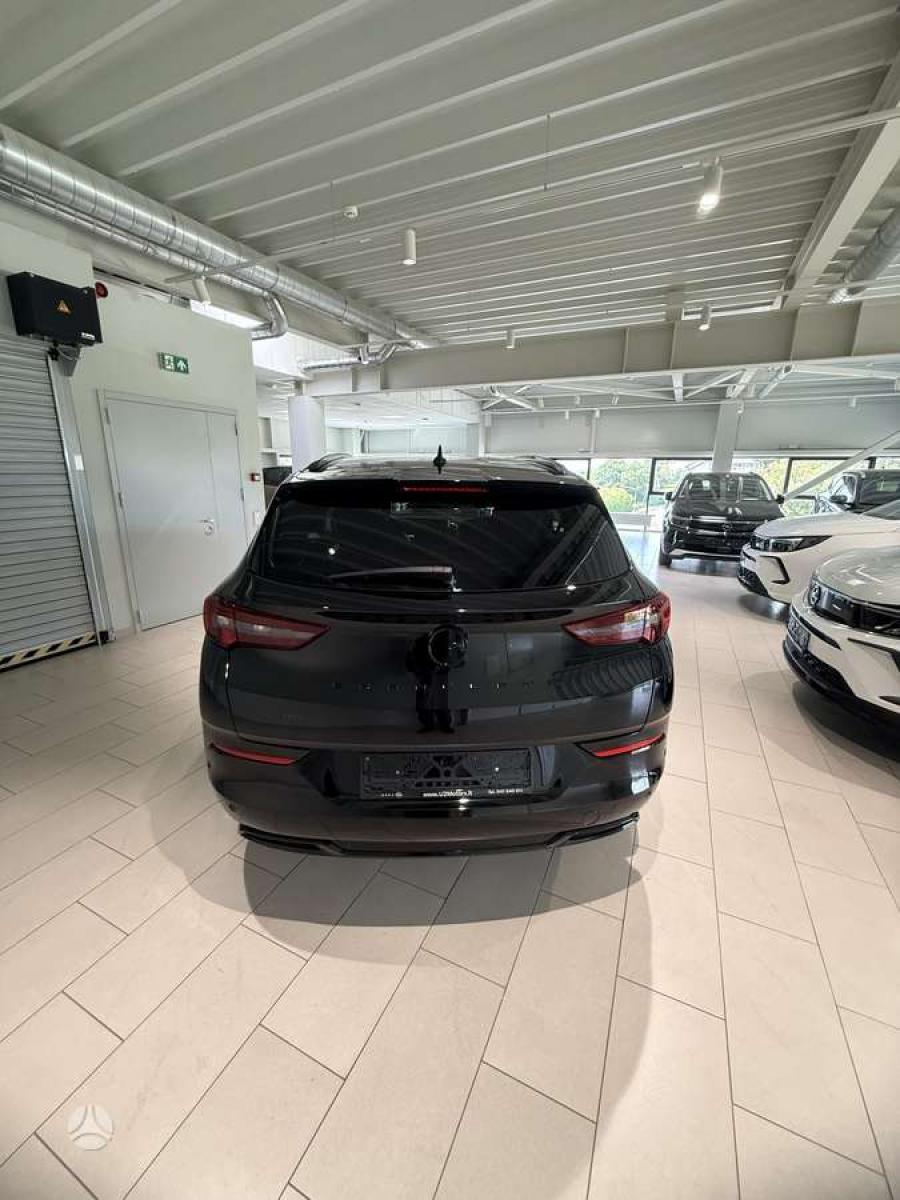 Black Opel Grandland 2022 in Siauliai, with an engine capacity of 0.00 L and mileage of 79 thousand km for 18900 €, photo 7 on AUTOMOTO.COM.LV