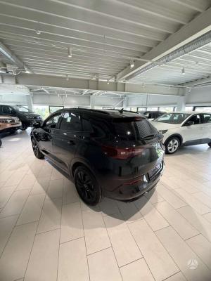 Black Opel Grandland 2022 in Siauliai, with an engine capacity of 0.00 L and mileage of 79 thousand km for 18900 €, photo 8 on AUTOMOTO.COM.LV