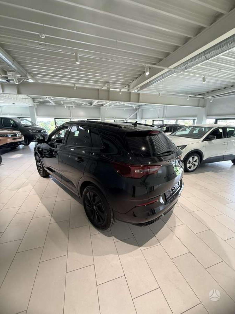 Black Opel Grandland 2022 in Siauliai, with an engine capacity of 0.00 L and mileage of 79 thousand km for 18900 €, photo 8 on AUTOMOTO.COM.LV