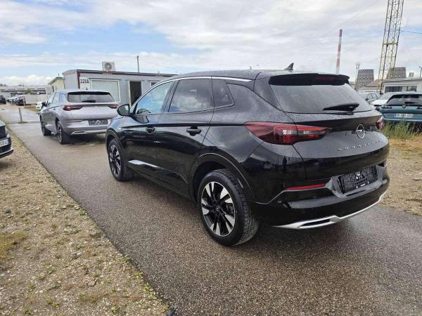Black Opel Grandland 2023 in Vilnius, with an engine capacity of 1.50 L and mileage of 107 thousand km for 15367 €, photo 4 on AUTOMOTO.COM.LV