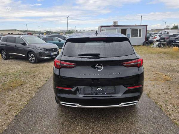 Black Opel Grandland 2023 in Vilnius, with an engine capacity of 1.50 L and mileage of 107 thousand km for 15367 €, photo 5 on AUTOMOTO.COM.LV