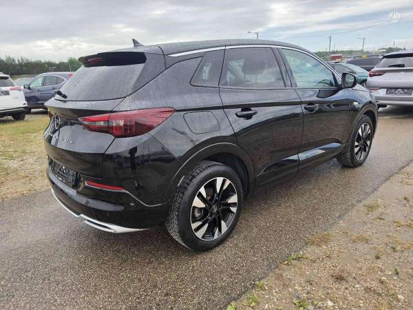Black Opel Grandland 2023 in Vilnius, with an engine capacity of 1.50 L and mileage of 107 thousand km for 15367 €, photo 6 on AUTOMOTO.COM.LV