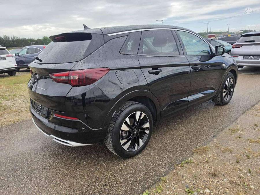 Black Opel Grandland 2023 in Vilnius, with an engine capacity of 1.50 L and mileage of 107 thousand km for 15367 €, photo 7 on AUTOMOTO.COM.LV