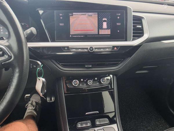 Black Opel Grandland 2023 in Vilnius, with an engine capacity of 1.50 L and mileage of 107 thousand km for 15367 €, photo 7 on AUTOMOTO.COM.LV