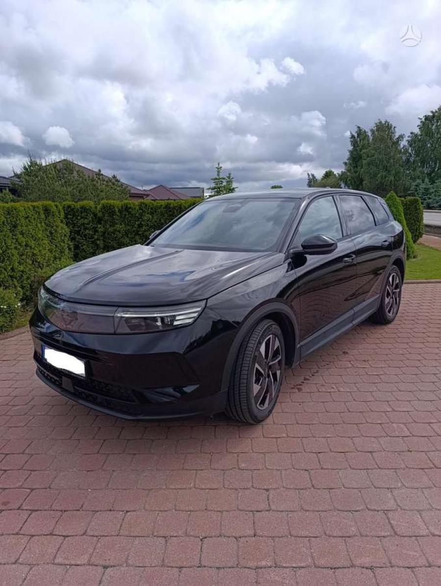 Melns Opel Grandland 2025 Klaipėda, ar dzinēja tilpumu 1.20 L un nobraukumu 17 tūkst. km par 28100 €, foto 1 vietnē AUTOMOTO.COM.LV