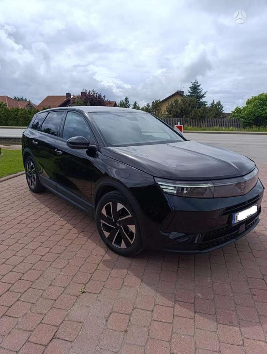 Melns Opel Grandland 2025 Klaipėda, ar dzinēja tilpumu 1.20 L un nobraukumu 17 tūkst. km par 28100 €, foto 4 vietnē AUTOMOTO.COM.LV