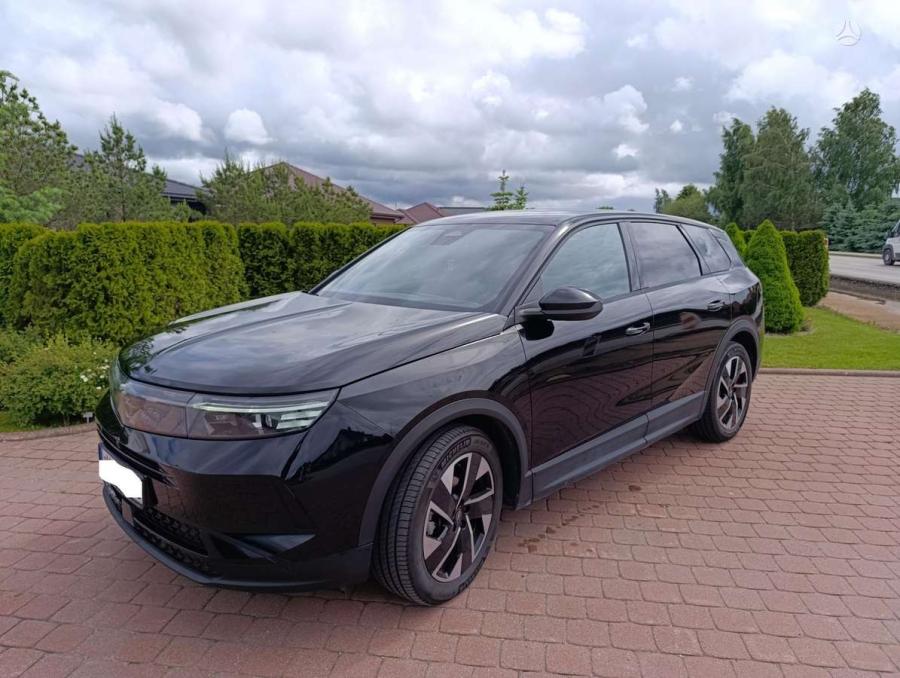 Melns Opel Grandland 2025 Klaipėda, ar dzinēja tilpumu 1.20 L un nobraukumu 17 tūkst. km par 28100 €, foto 5 vietnē AUTOMOTO.COM.LV