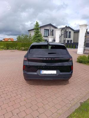 Melns Opel Grandland 2025 Klaipėda, ar dzinēja tilpumu 1.20 L un nobraukumu 17 tūkst. km par 28100 €, foto 7 vietnē AUTOMOTO.COM.LV
