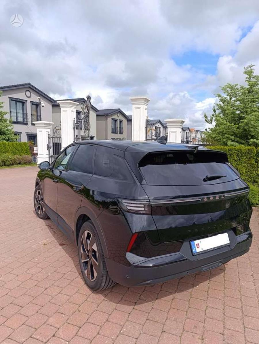 Melns Opel Grandland 2025 Klaipėda, ar dzinēja tilpumu 1.20 L un nobraukumu 17 tūkst. km par 28100 €, foto 8 vietnē AUTOMOTO.COM.LV