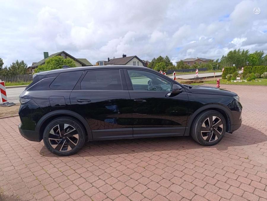 Melns Opel Grandland 2025 Klaipėda, ar dzinēja tilpumu 1.20 L un nobraukumu 17 tūkst. km par 28100 €, foto 9 vietnē AUTOMOTO.COM.LV
