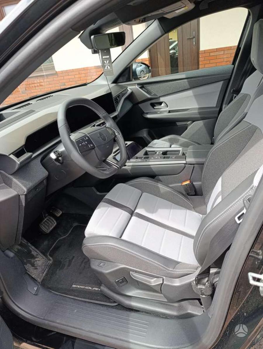 Melns Opel Grandland 2025 Klaipėda, ar dzinēja tilpumu 1.20 L un nobraukumu 17 tūkst. km par 28100 €, foto 17 vietnē AUTOMOTO.COM.LV
