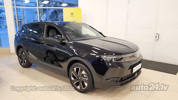 Melns Opel Grandland 2025 Pērnava, ar dzinēja tilpumu 1.20 L un nobraukumu 15 tūkst. km par 35500 €, foto 4 vietnē AUTOMOTO.COM.LV