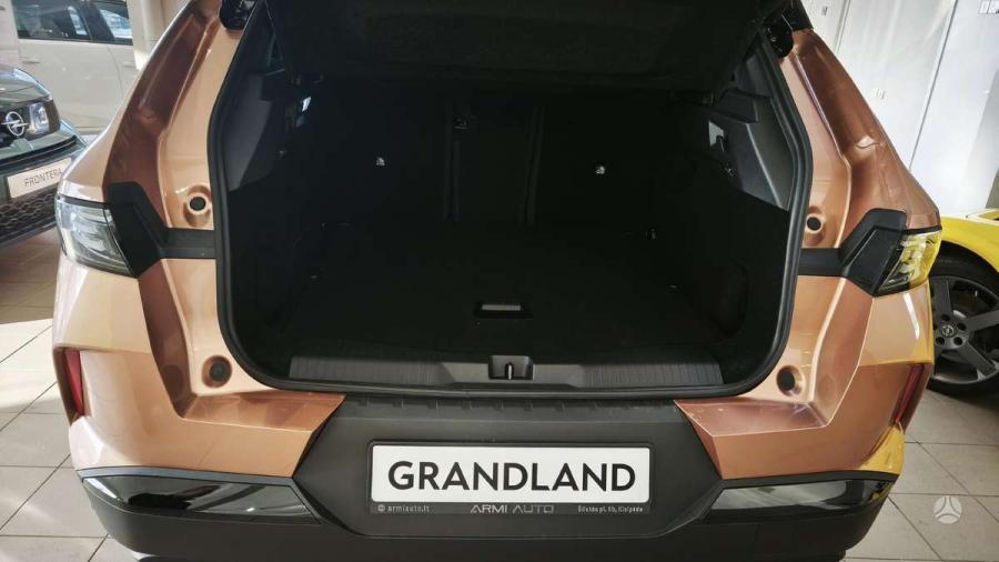 Brown Opel Grandland 2026 in Klaipeda, with an engine capacity of 1.20 L and mileage of 20 thousand km for 31900 €, photo 14 on AUTOMOTO.COM.LV
