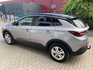 Pelēks Opel Grandland 2019 Viļņa, ar dzinēja tilpumu 1.50 L un nobraukumu 165 tūkst. km par 12750 €, foto 4 vietnē AUTOMOTO.COM.LV