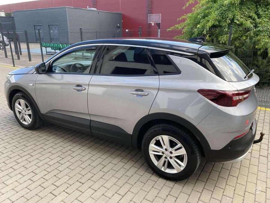 Pelēks Opel Grandland 2019 Viļņa, ar dzinēja tilpumu 1.50 L un nobraukumu 165 tūkst. km par 12750 €, foto 4 vietnē AUTOMOTO.COM.LV