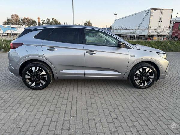 Grey Opel Grandland 2022 in Marijampole, with an engine capacity of 1.20 L and mileage of 86 thousand km for 14157 €, photo 8 on AUTOMOTO.COM.LV