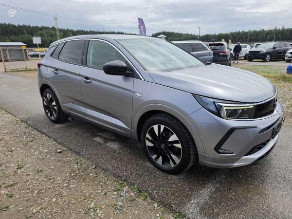 Grey Opel Grandland 2023 in Vilnius, with an engine capacity of 1.50 L and mileage of 129 thousand km for 15367 €, photo 3 on AUTOMOTO.COM.LV