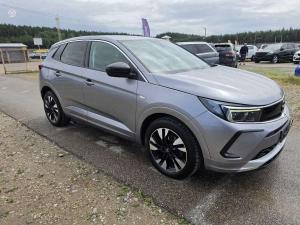Grey Opel Grandland 2023 in Vilnius, with an engine capacity of 1.50 L and mileage of 129 thousand km for 15367 €, photo 4 on AUTOMOTO.COM.LV
