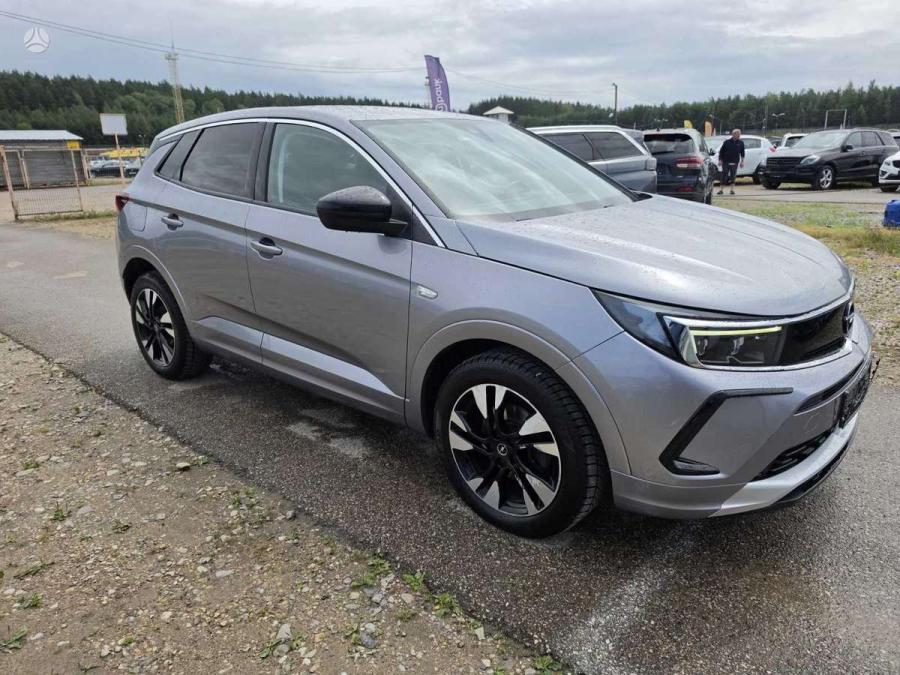Grey Opel Grandland 2023 in Vilnius, with an engine capacity of 1.50 L and mileage of 129 thousand km for 15367 €, photo 4 on AUTOMOTO.COM.LV