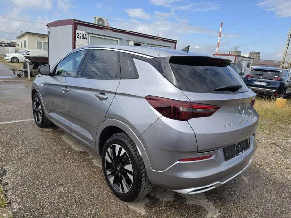 Grey Opel Grandland 2023 in Vilnius, with an engine capacity of 1.50 L and mileage of 129 thousand km for 15367 €, photo 4 on AUTOMOTO.COM.LV