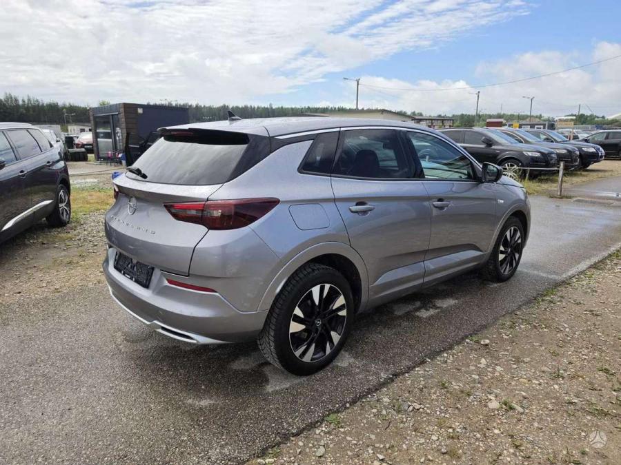 Grey Opel Grandland 2023 in Vilnius, with an engine capacity of 1.50 L and mileage of 129 thousand km for 15367 €, photo 6 on AUTOMOTO.COM.LV