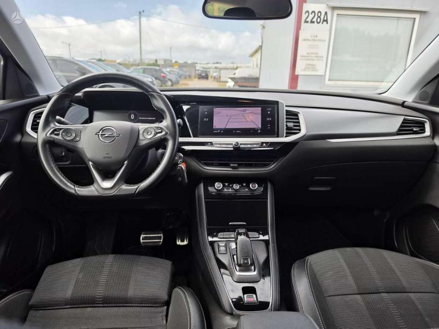 Grey Opel Grandland 2023 in Vilnius, with an engine capacity of 1.50 L and mileage of 129 thousand km for 15367 €, photo 9 on AUTOMOTO.COM.LV