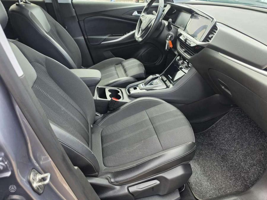 Grey Opel Grandland 2023 in Vilnius, with an engine capacity of 1.50 L and mileage of 129 thousand km for 15367 €, photo 13 on AUTOMOTO.COM.LV