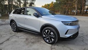 Pelēks Opel Grandland 2025 Mažeikiai, ar dzinēja tilpumu 1.20 L un nobraukumu 22 tūkst. km par 26500 €, foto 3 vietnē AUTOMOTO.COM.LV