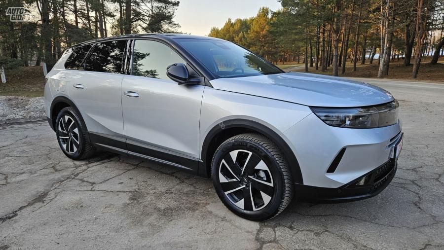 Pelēks Opel Grandland 2025 Mažeikiai, ar dzinēja tilpumu 1.20 L un nobraukumu 22 tūkst. km par 26500 €, foto 3 vietnē AUTOMOTO.COM.LV