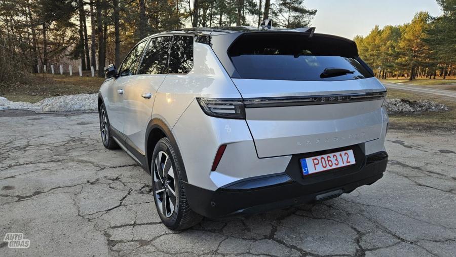 Pelēks Opel Grandland 2025 Mažeikiai, ar dzinēja tilpumu 1.20 L un nobraukumu 22 tūkst. km par 26500 €, foto 9 vietnē AUTOMOTO.COM.LV