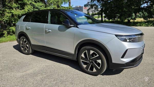 Pelēks Opel Grandland 2025 Klaipėda, ar dzinēja tilpumu 1.20 L un nobraukumu 22 tūkst. km par 25700 €, foto 2 vietnē AUTOMOTO.COM.LV