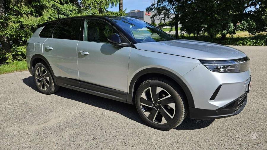Pelēks Opel Grandland 2025 Klaipėda, ar dzinēja tilpumu 1.20 L un nobraukumu 22 tūkst. km par 25700 €, foto 3 vietnē AUTOMOTO.COM.LV