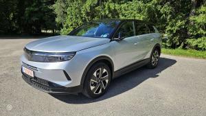 Pelēks Opel Grandland 2025 Klaipėda, ar dzinēja tilpumu 1.20 L un nobraukumu 22 tūkst. km par 25700 €, foto 6 vietnē AUTOMOTO.COM.LV