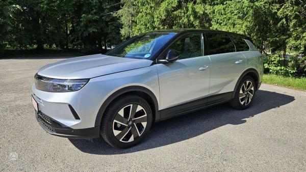 Pelēks Opel Grandland 2025 Klaipėda, ar dzinēja tilpumu 1.20 L un nobraukumu 22 tūkst. km par 25700 €, foto 6 vietnē AUTOMOTO.COM.LV