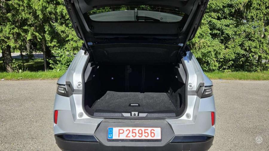 Pelēks Opel Grandland 2025 Klaipėda, ar dzinēja tilpumu 1.20 L un nobraukumu 22 tūkst. km par 25700 €, foto 19 vietnē AUTOMOTO.COM.LV