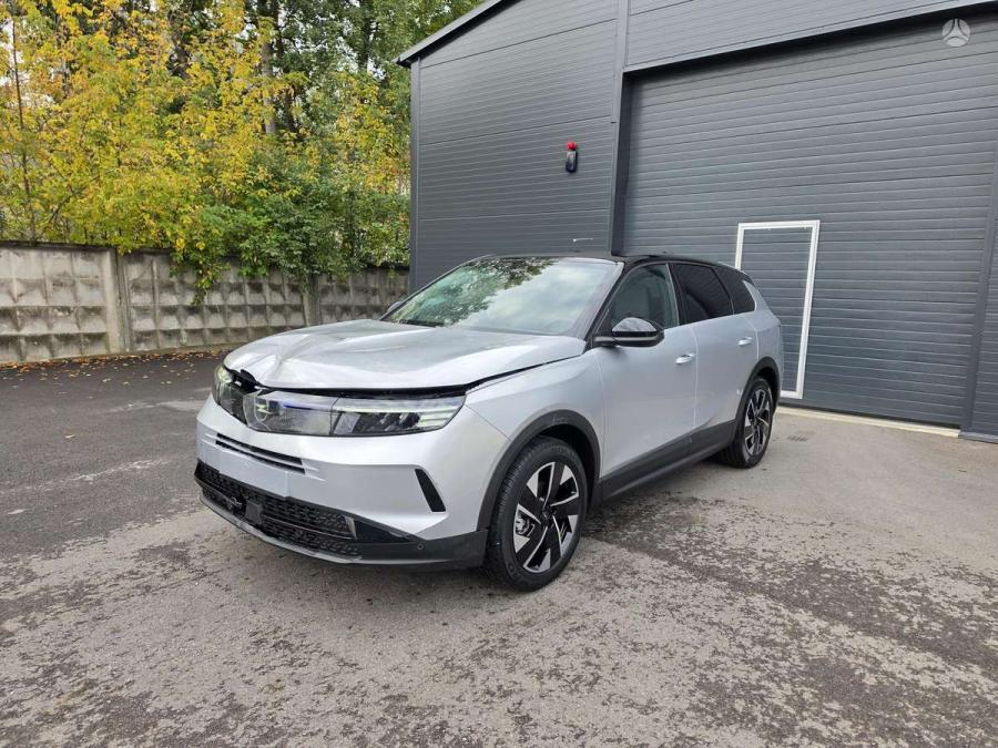 Pelēks Opel Grandland 2026 Kauņa, ar dzinēja tilpumu 1.20 L un nobraukumu 3 tūkst. km par 12900 €, foto 1 vietnē AUTOMOTO.COM.LV