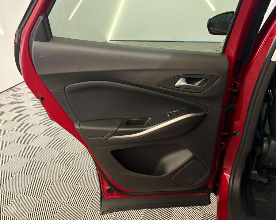 Sarkans Opel Grandland 2022 Marijampole, ar dzinēja tilpumu 1.50 L un nobraukumu 241 tūkst. km par 14350 €, foto 9 vietnē AUTOMOTO.COM.LV