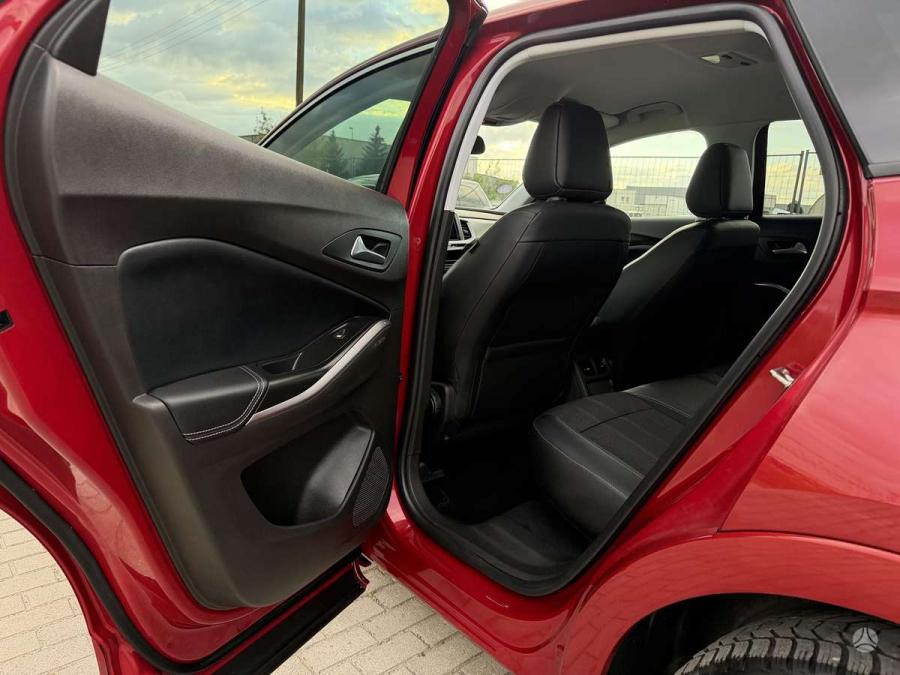 Red Opel Grandland 2023 in Marijampole, with an engine capacity of 1.20 L and mileage of 128 thousand km for 14762 €, photo 25 on AUTOMOTO.COM.LV