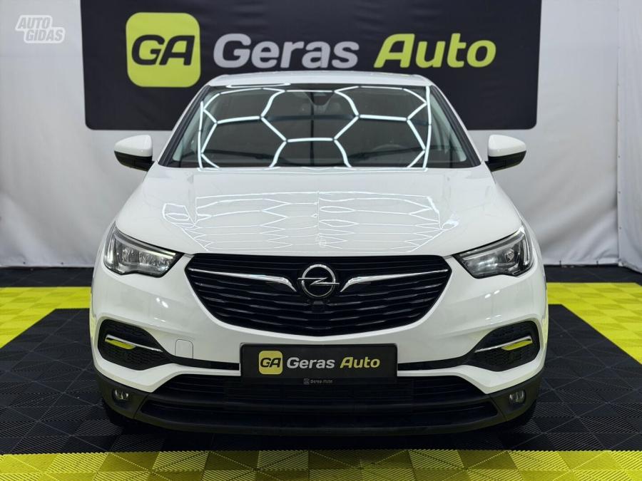 White Opel Grandland 2020 in Avizieniai, with an engine capacity of 1.20 L and mileage of 98 thousand km for 11450 €, photo 3 on AUTOMOTO.COM.LV