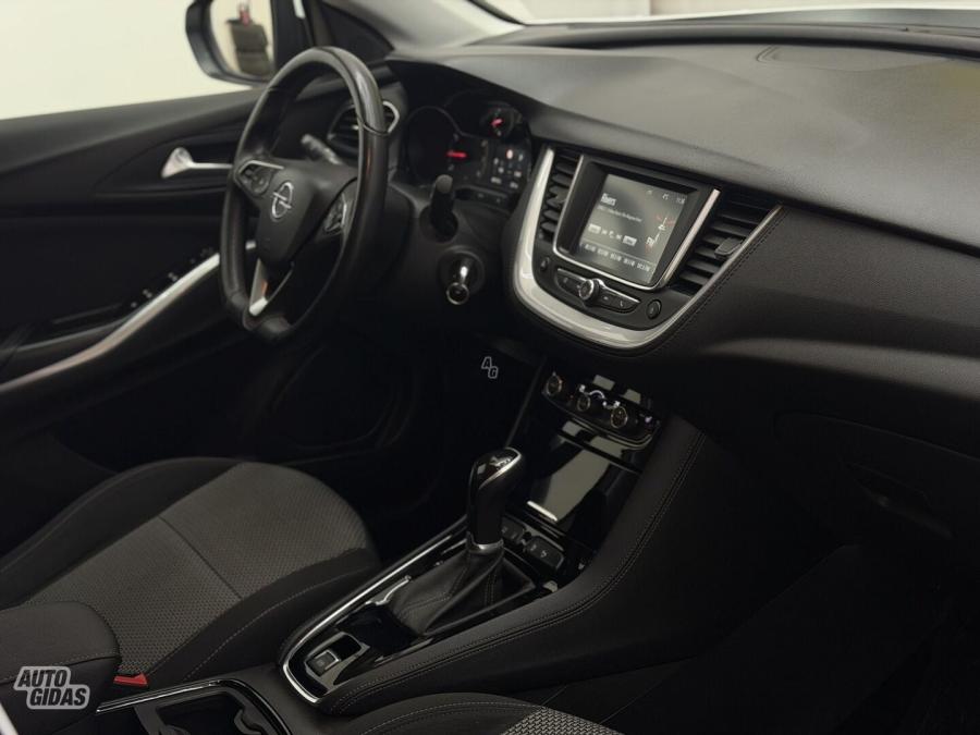 White Opel Grandland 2020 in Avizieniai, with an engine capacity of 1.20 L and mileage of 98 thousand km for 11450 €, photo 16 on AUTOMOTO.COM.LV