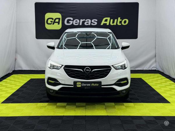 White Opel Grandland 2020 in Vilnius, with an engine capacity of 1.20 L and mileage of 98 thousand km for 12950 €, photo 7 on AUTOMOTO.COM.LV